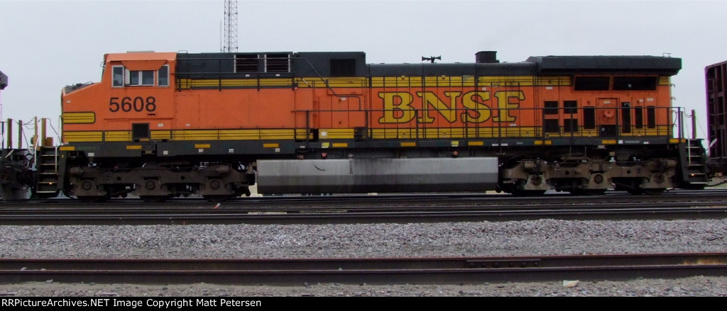 BNSF 5608